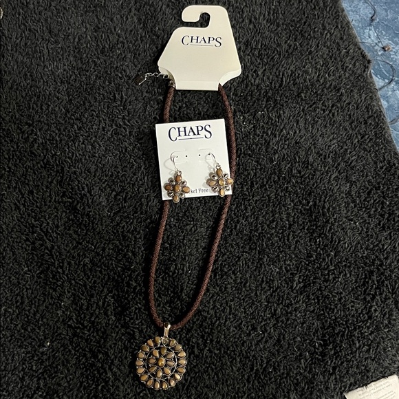 Kohl's | Jewelry | Kohls Chaps Gold And Brown Pendant Necklace Set ...
